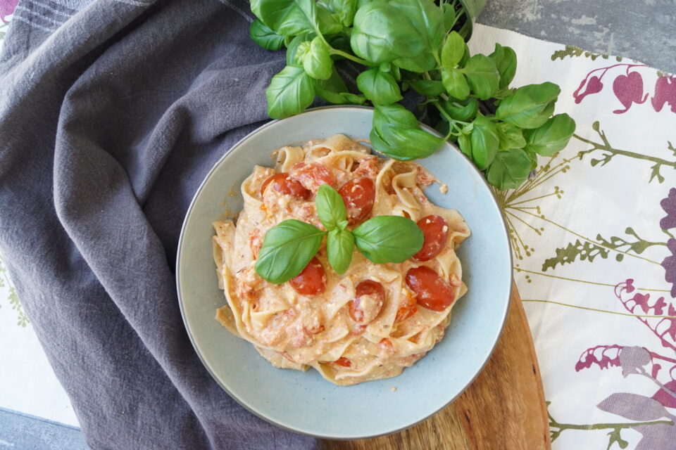 Pasta med ugnsbakad fetaost och tomater- veckans Coop Folkparken ...