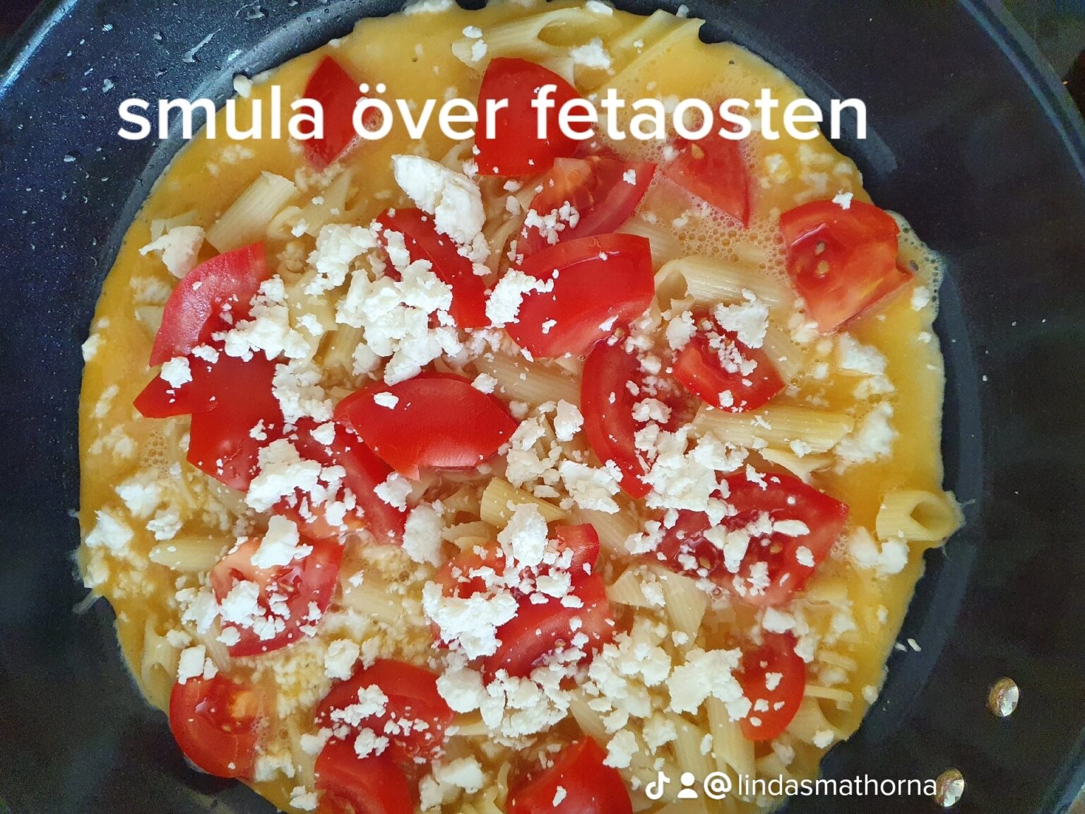 Pastaomelett med tomat och fetaost på överbliven pasta – Lindas Mathörna